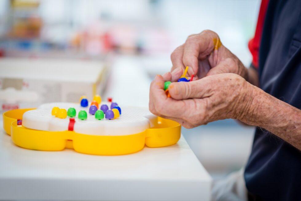 Arts & Crafts Activities | Cognitively Stimulate People with Dementia